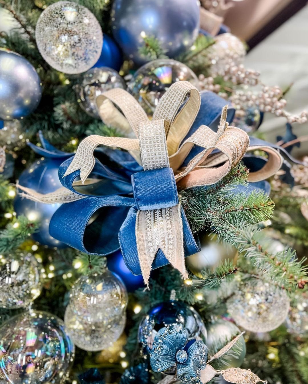 10 Velvet Christmas Tree Looks | Time for Creatives