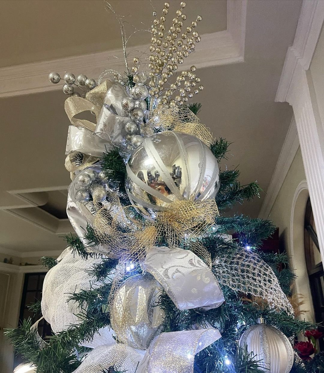 10 Velvet Christmas Tree Looks - A Haven for DIY Enthusiasts and Home ...